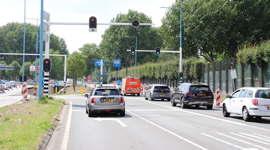 Zoetermeers Dagblad | Verkeerslichten Nederlandlaan weer in werking Zoetermeers Dagblad | Verkeerslichten Nederlandlaan weer in werking